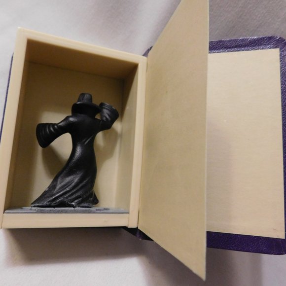 Warner Bros. | Toys | Hogwarts Magical Drafts And Potions Book Figurine ...